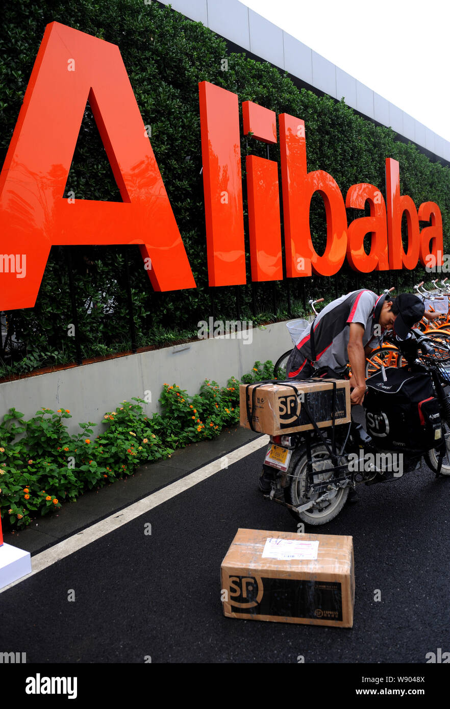 Sf express group hi-res stock photography and images - Alamy