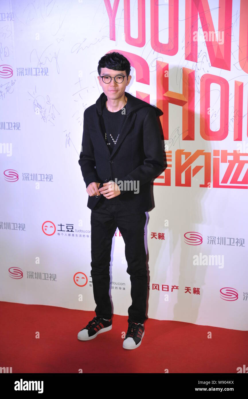 Hong Kong singer Khalil Fong poses on the red carpet for the 2014 Tudou ...