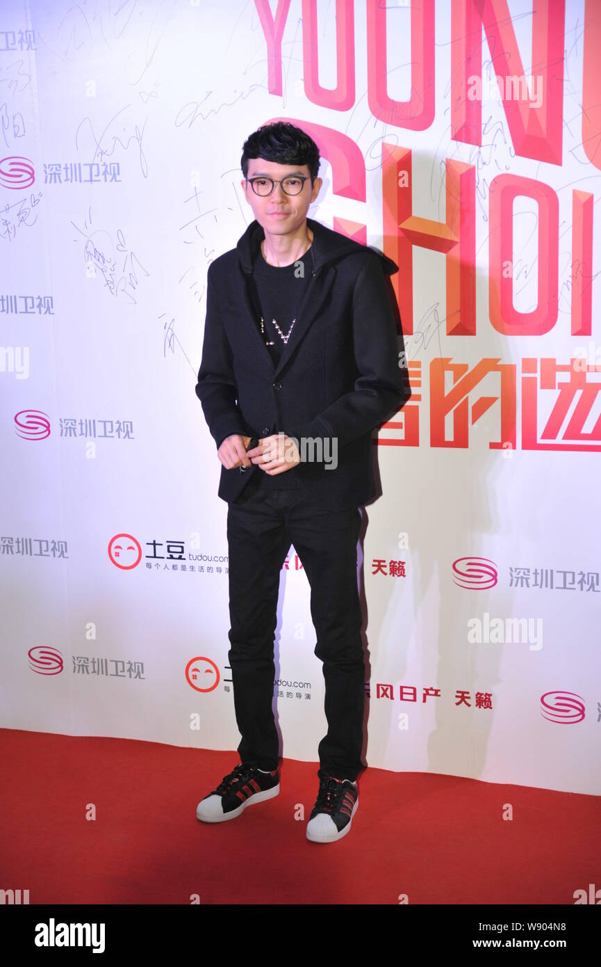 Hong Kong singer Khalil Fong poses on the red carpet for the 2014 Tudou ...