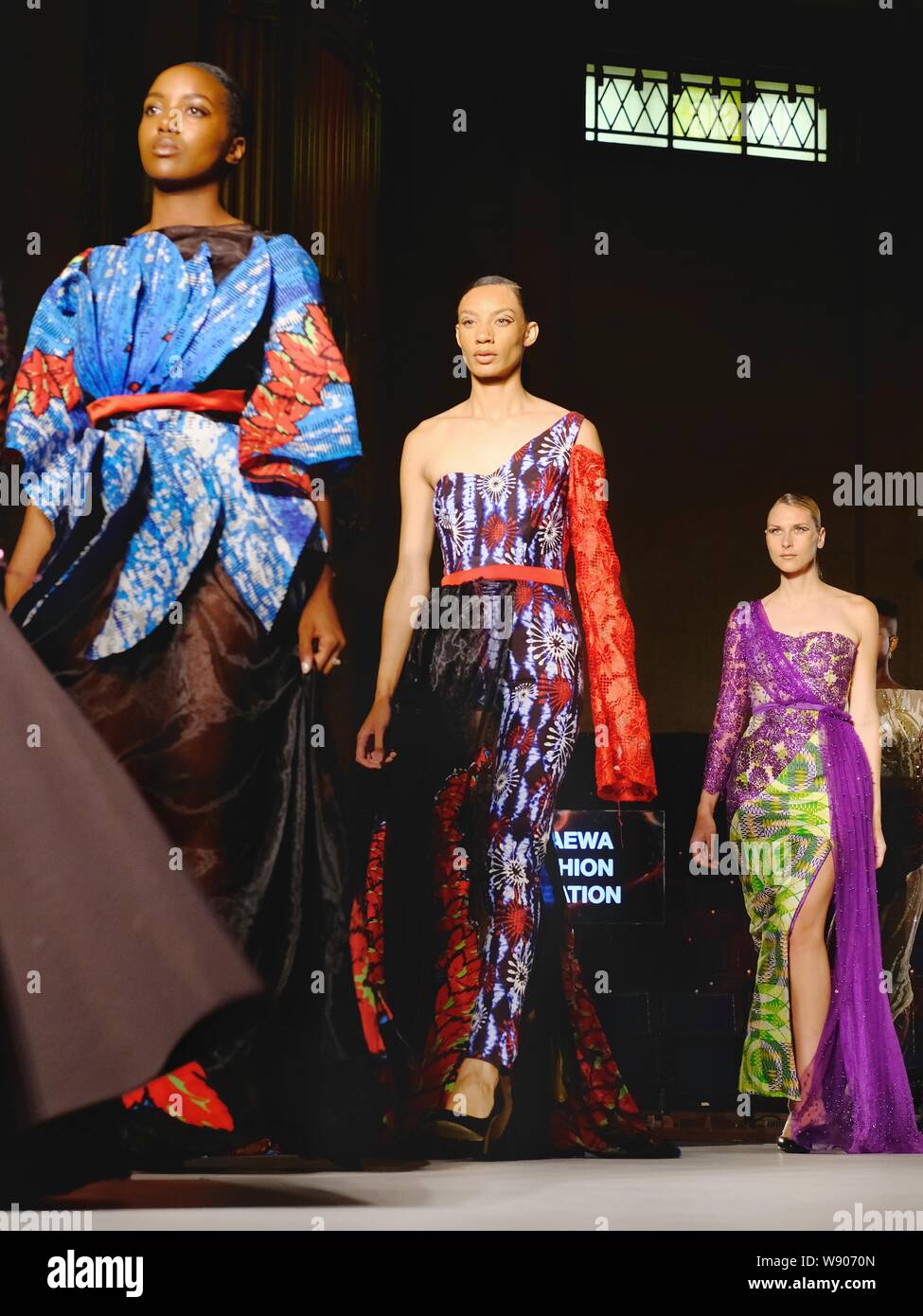 Fashion show finale hi-res stock photography and images - Alamy