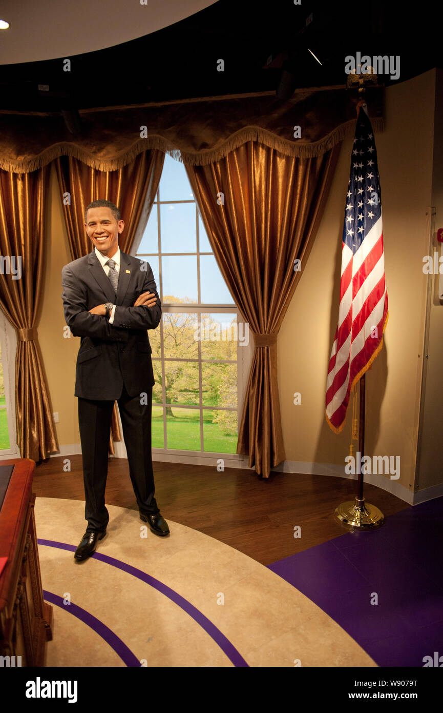 Barack obama statue hi-res stock photography and images - Alamy