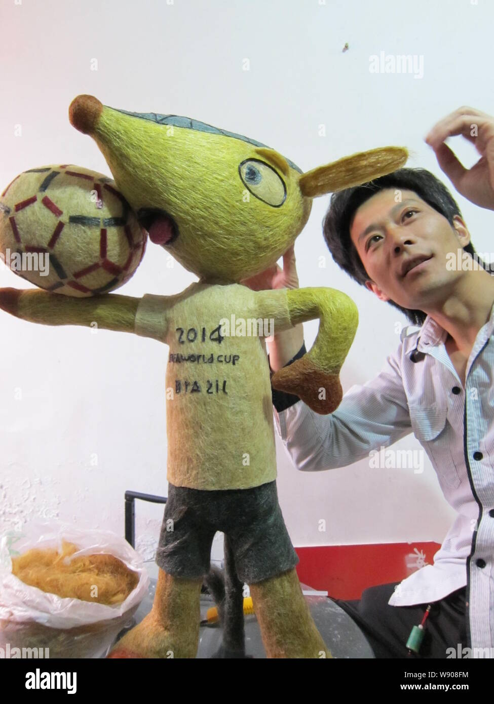 Puts hair hi-res stock photography and images - Alamy