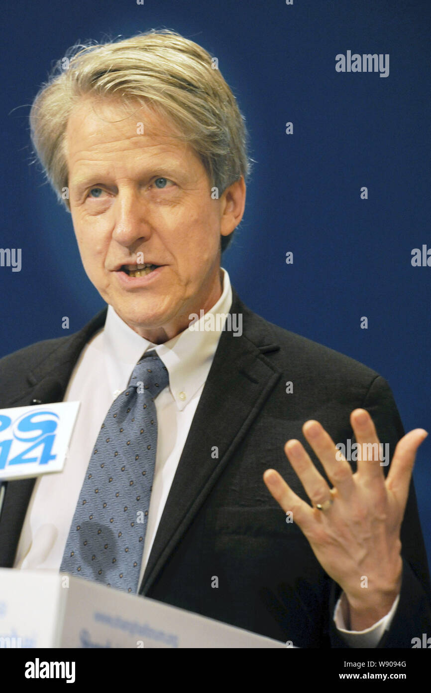 Robert shiller 2014 hi-res stock photography and images - Alamy
