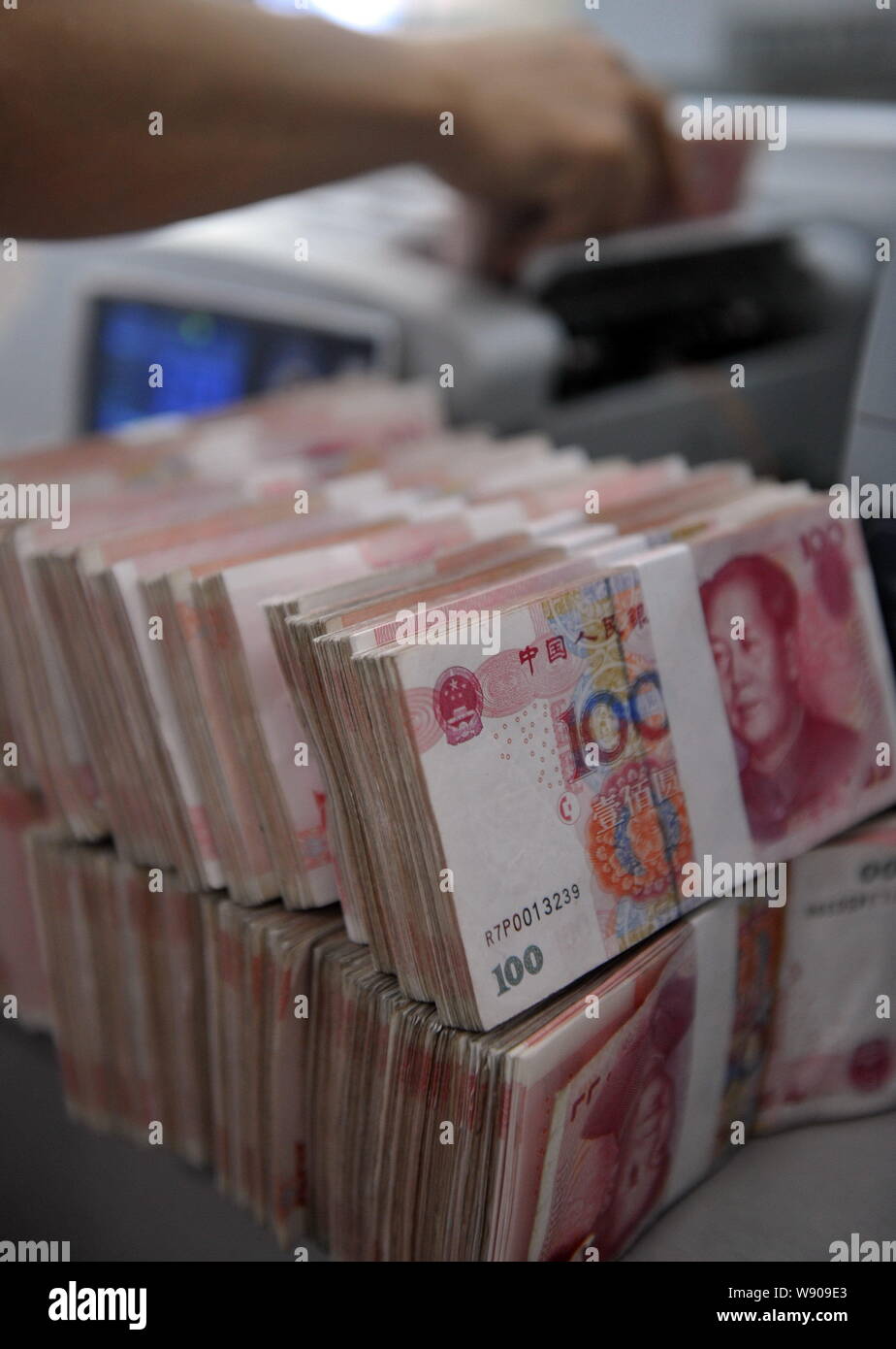 Banknote counting machine hi-res stock photography and images - Alamy