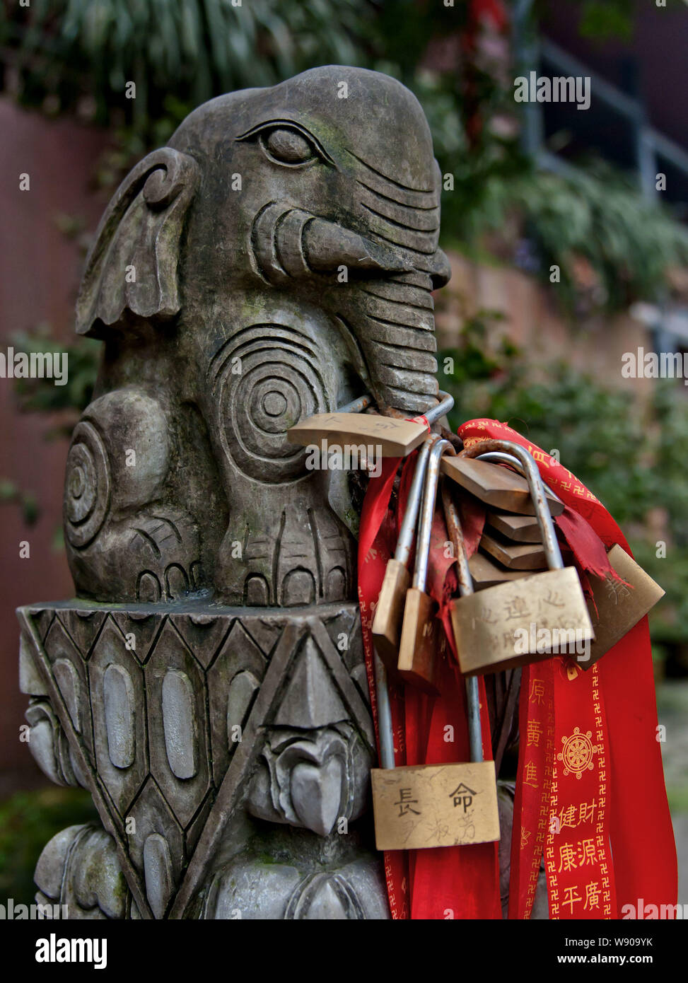 Elephant pillar hi-res stock photography and images - Alamy