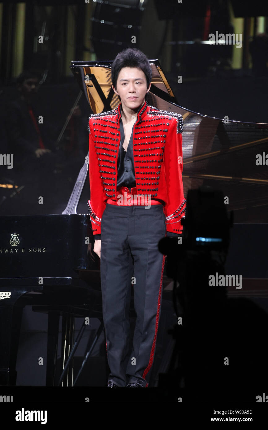 Yundi piano hi-res stock photography and images - Alamy