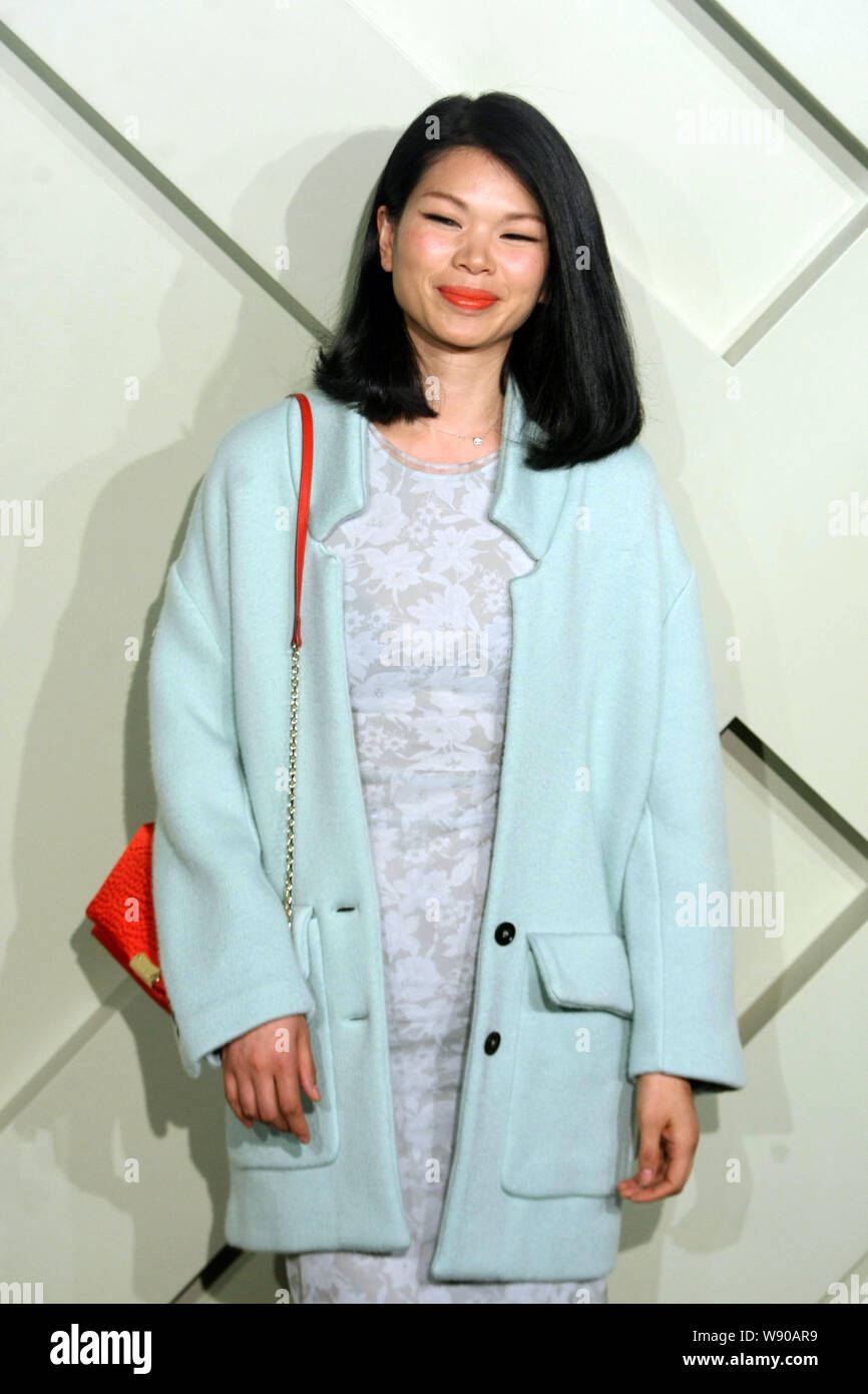 Chinese model Lv Yan poses on the red carpet for the Burberry Fall ...