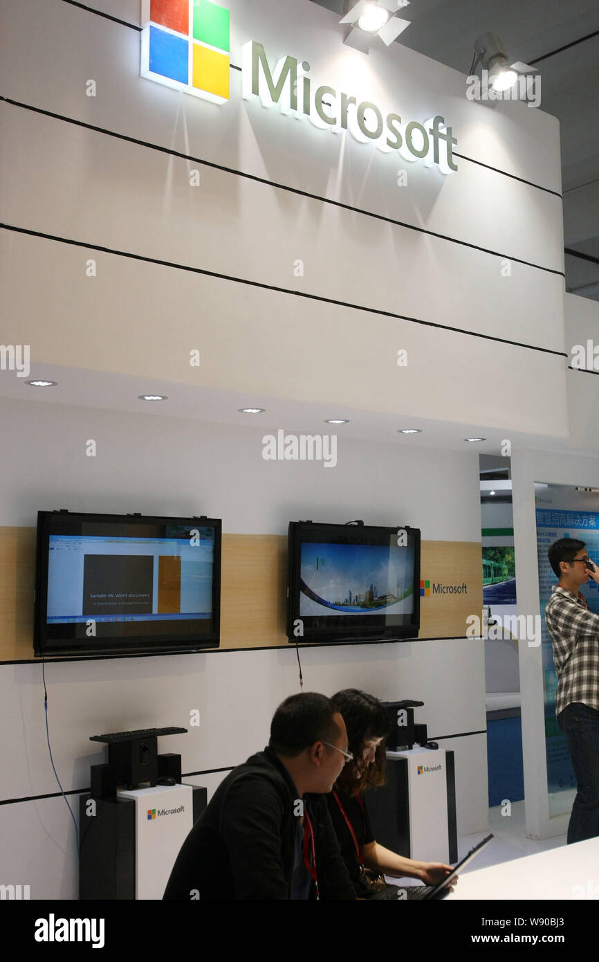 Microsoft employees hi-res stock photography and images - Alamy