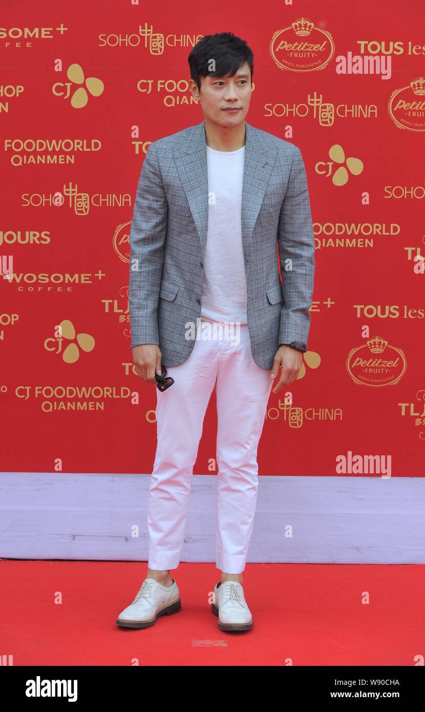 South Korean actor Lee Byung-hun poses as he arrives for the opening ...