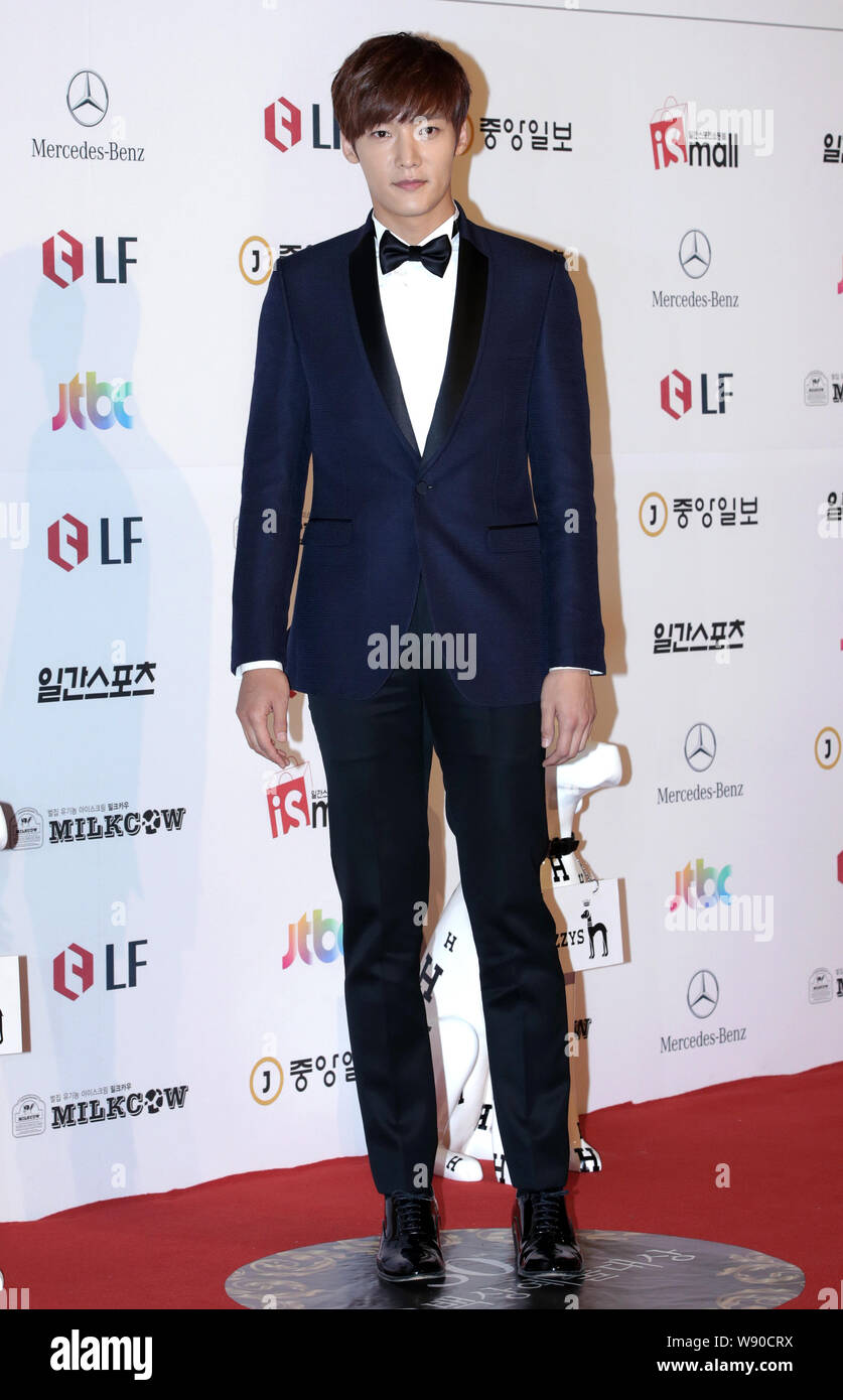 South Korean actor Choi Jin-hyuk poses on the red carpet for 50th ...