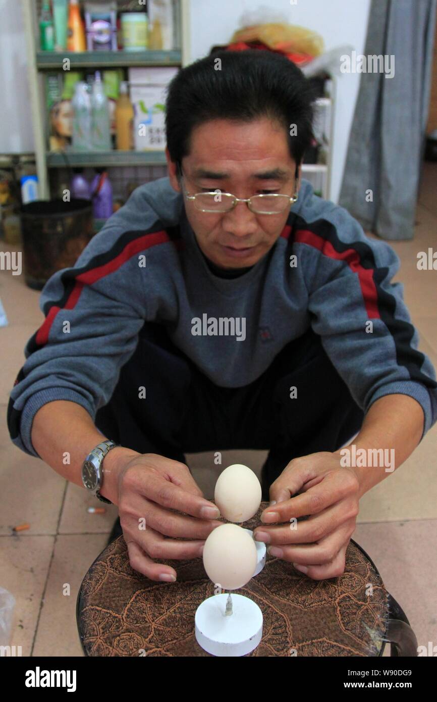 China egg balancing hi-res stock photography and images - Alamy