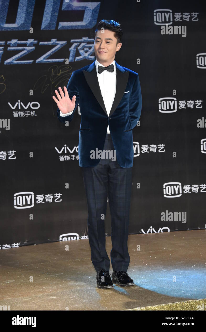 Taiwanese actor Wallace Huo waves during a fashion event by iQIYI in ...