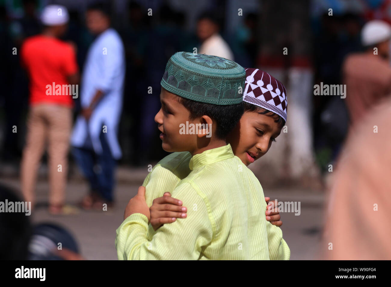Dhaka, Bangladesh. 11th Aug, 2019. Children greet each other at the ...