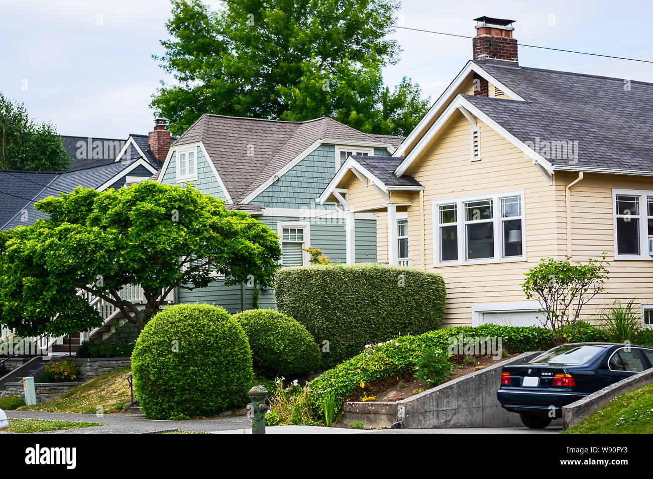 Suburb house exterior hi-res stock photography and images - Alamy