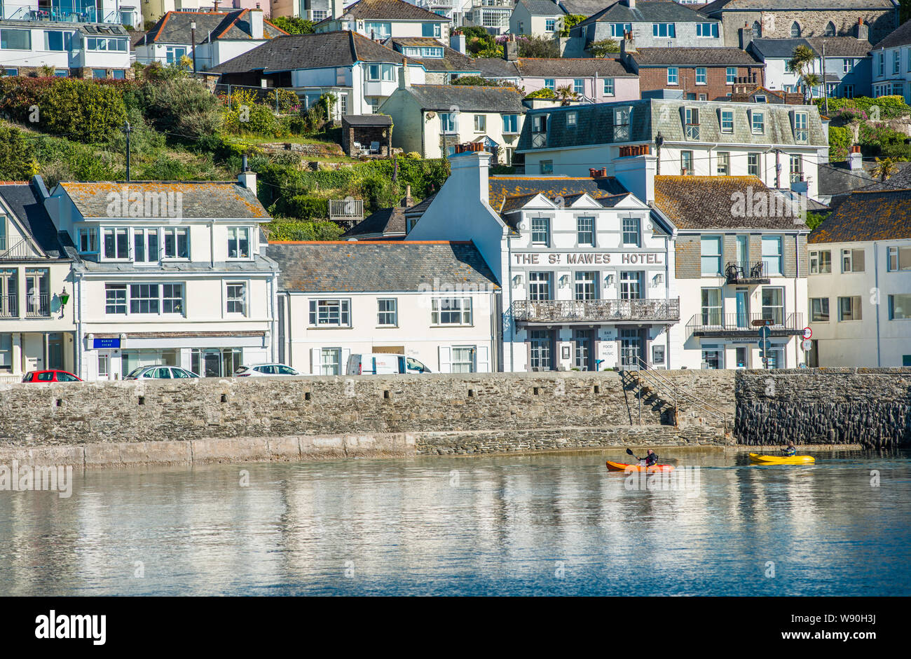 Villages by the sea hi-res stock photography and images - Alamy