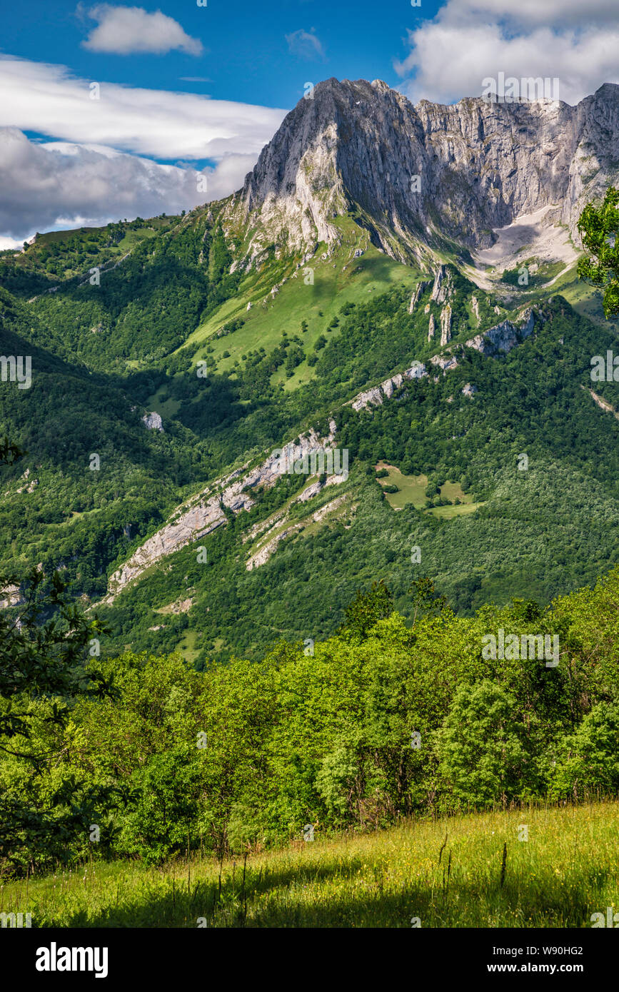 Tiatordos, Cordal de Ponga mountain range, Cordillera Cantabrica, over ...