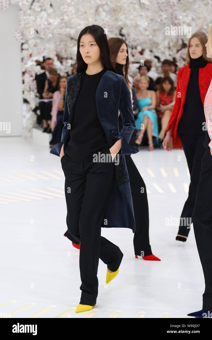 Christian dior paris haute couture hi-res stock photography and images ...