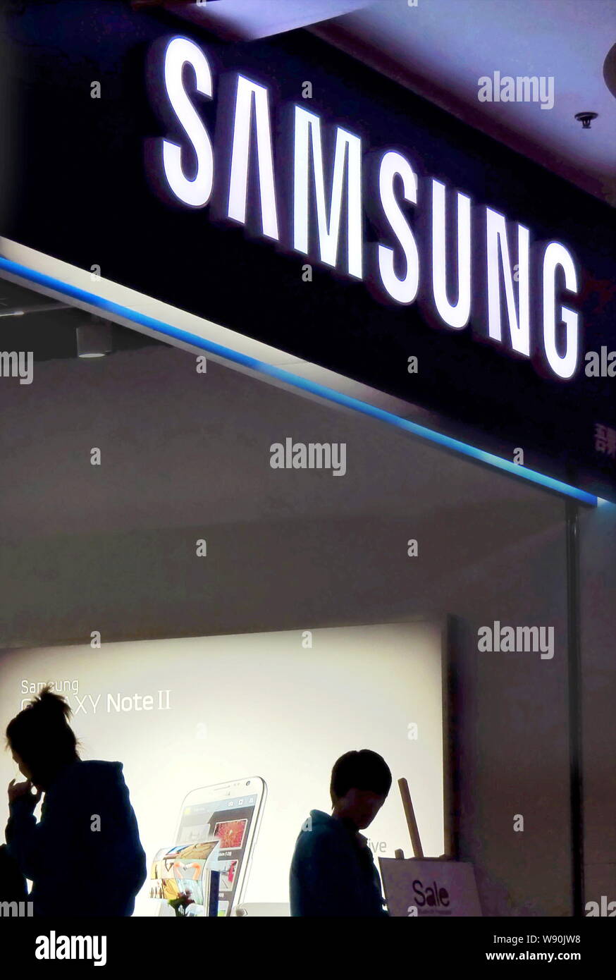 Samsung china flagship store hi-res stock photography and images - Alamy