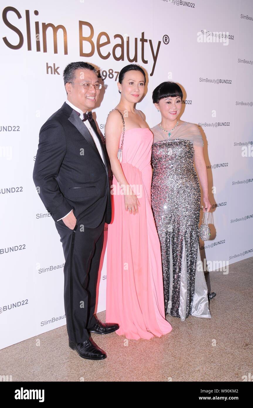 Hong Kong actress Carina Lau, center, poses with executives during a ...