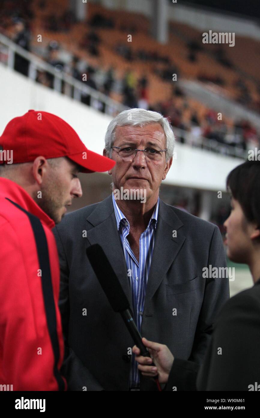 Italian soccer coach Marcello Lippi, center, of Chinas Guangzhou ...