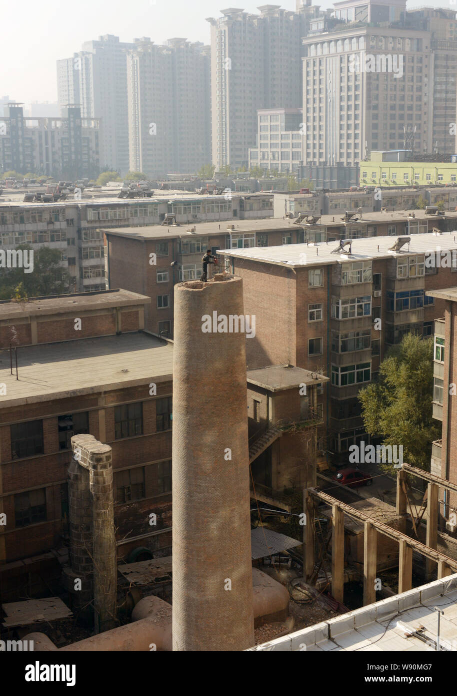 Chinese demolition hi-res stock photography and images - Alamy
