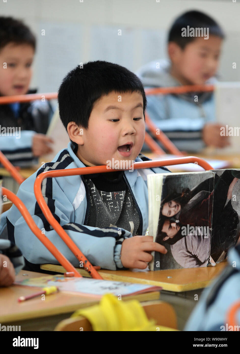 China school classroom desks hi-res stock photography and images - Alamy
