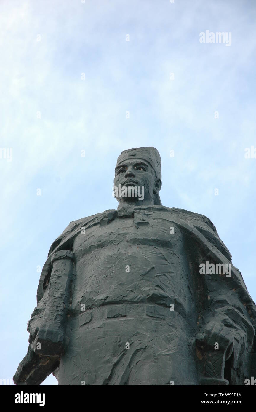 --FILE--A bronze statue of ancient Chinese voyager Zheng He is ...
