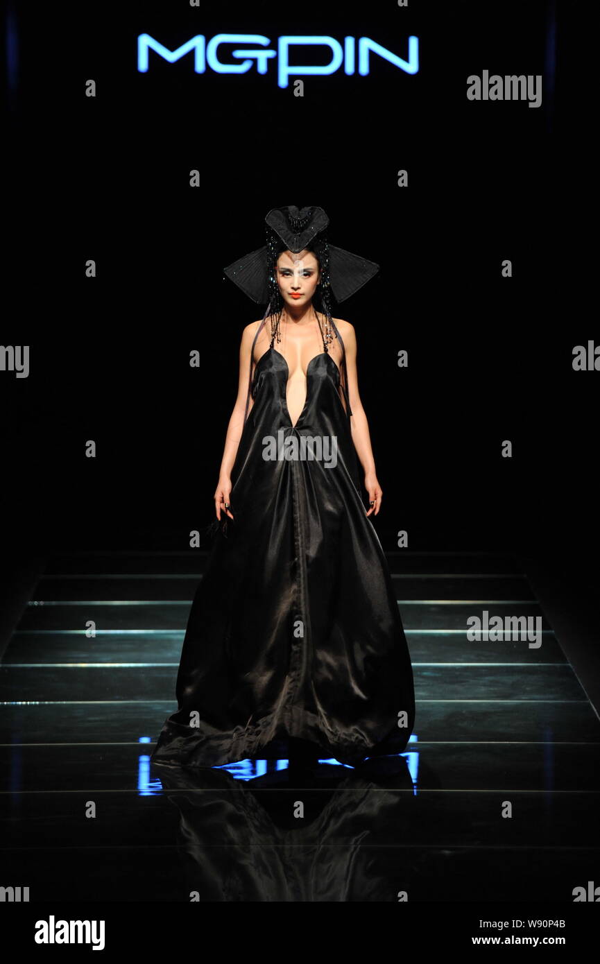 A model displays a new creation by designer Mao Geping at the MGPIN ...