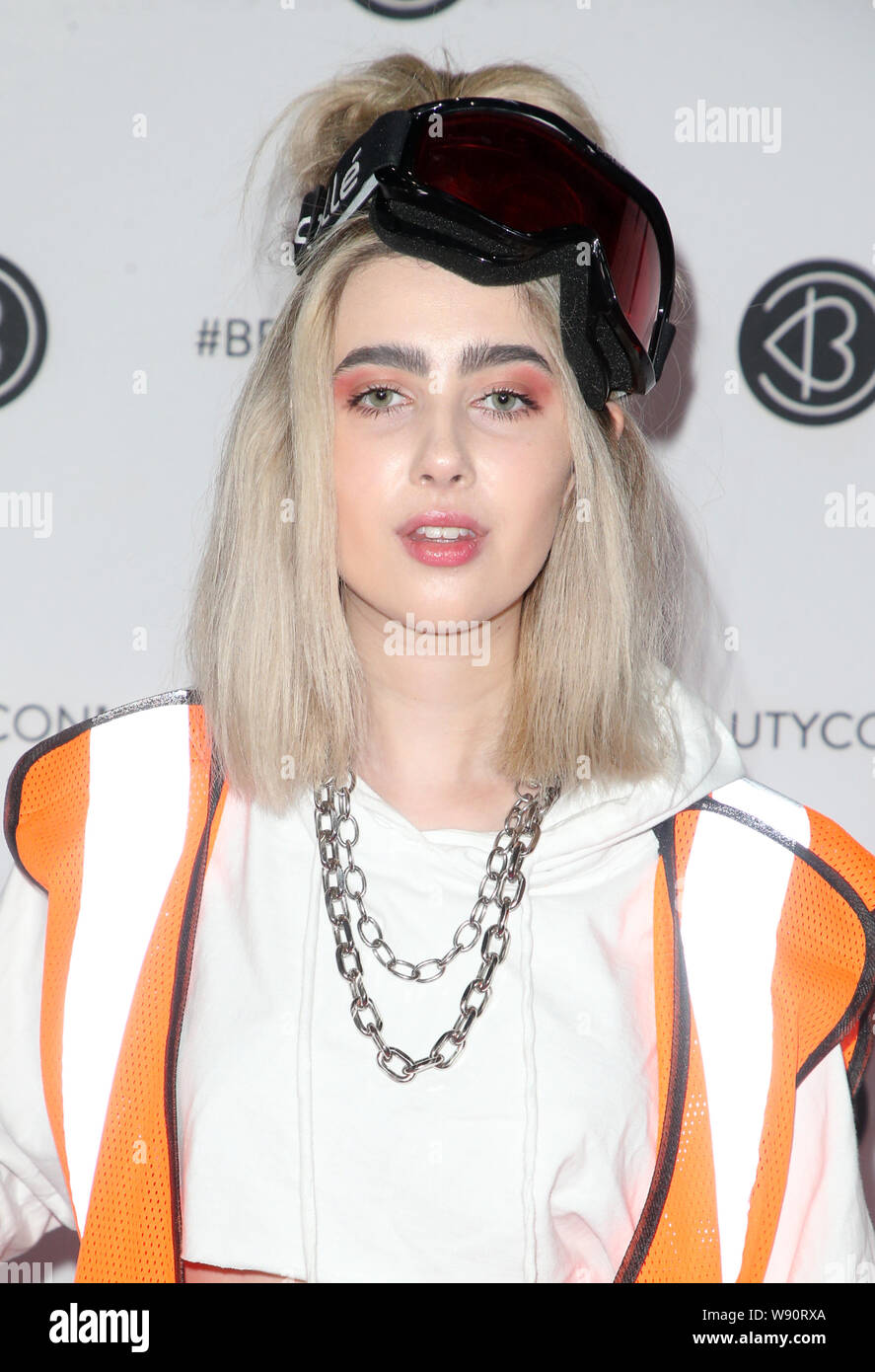 Molly elizabeth hi-res stock photography and images - Alamy