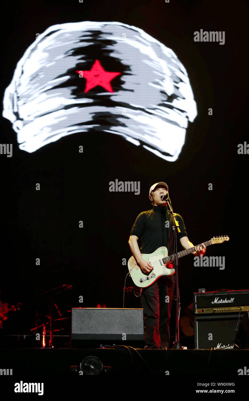 Blue sky bones hi-res stock photography and images - Alamy