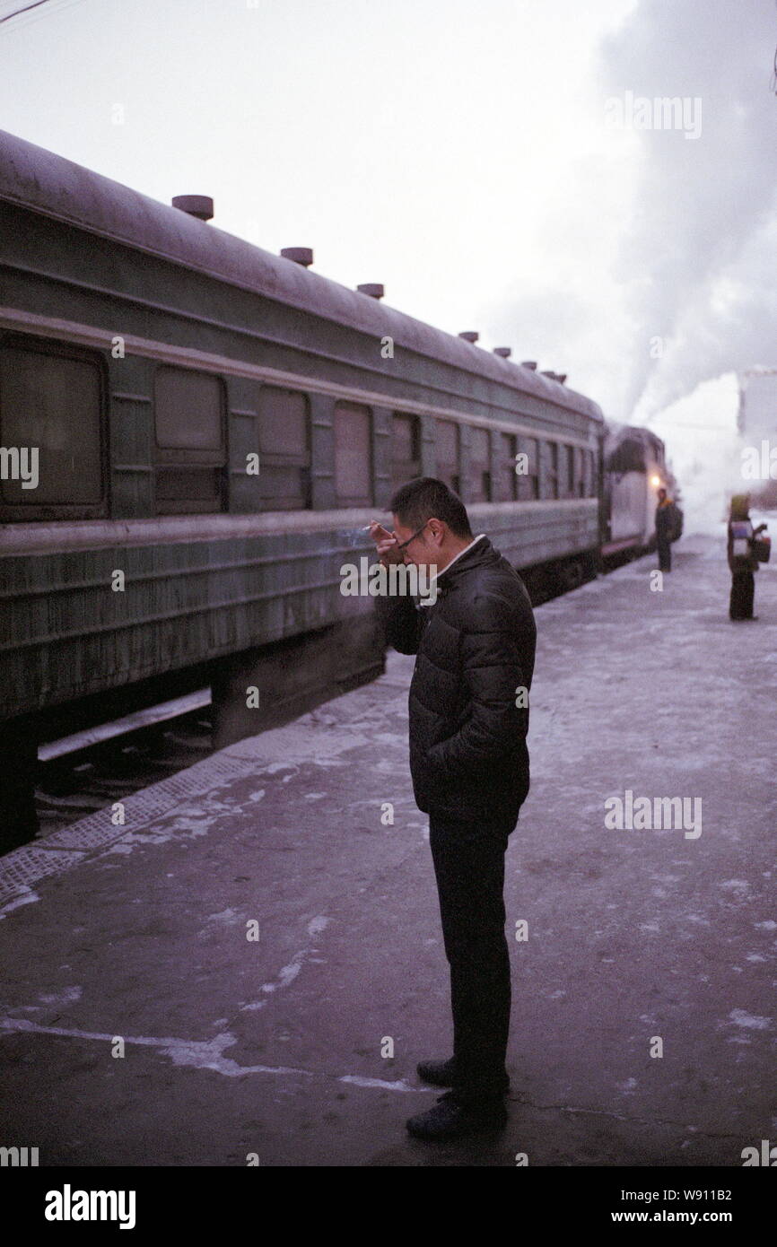 Temporary train platform hi-res stock photography and images - Alamy