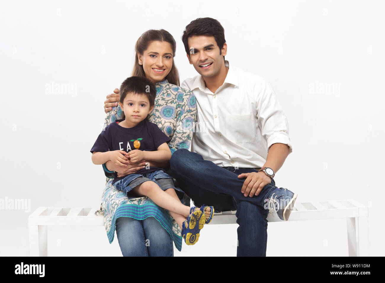 Sitting bench family woman boy hi-res stock photography and images - Alamy