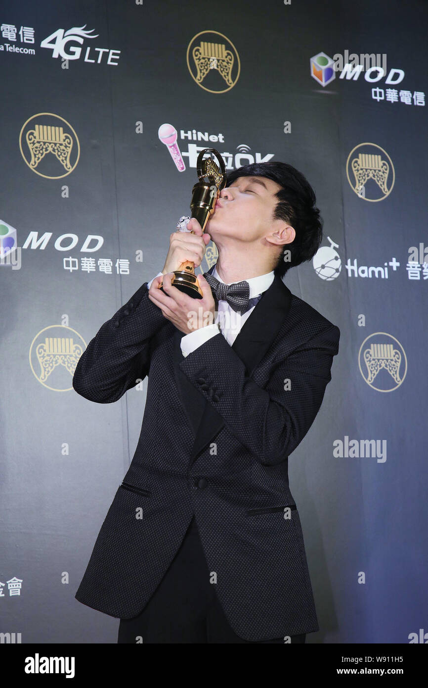 Singaporean singer JJ Lin kisses his trophy for Best male Mandarin ...