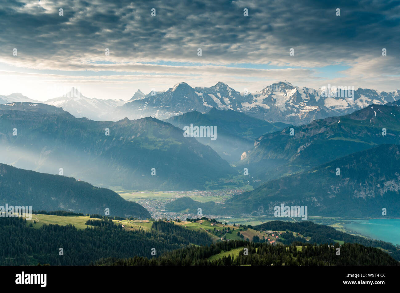 Aussicht auf Interlaken, Lauterbrunnental und Eiger, Mönch und Jungfrau ...
