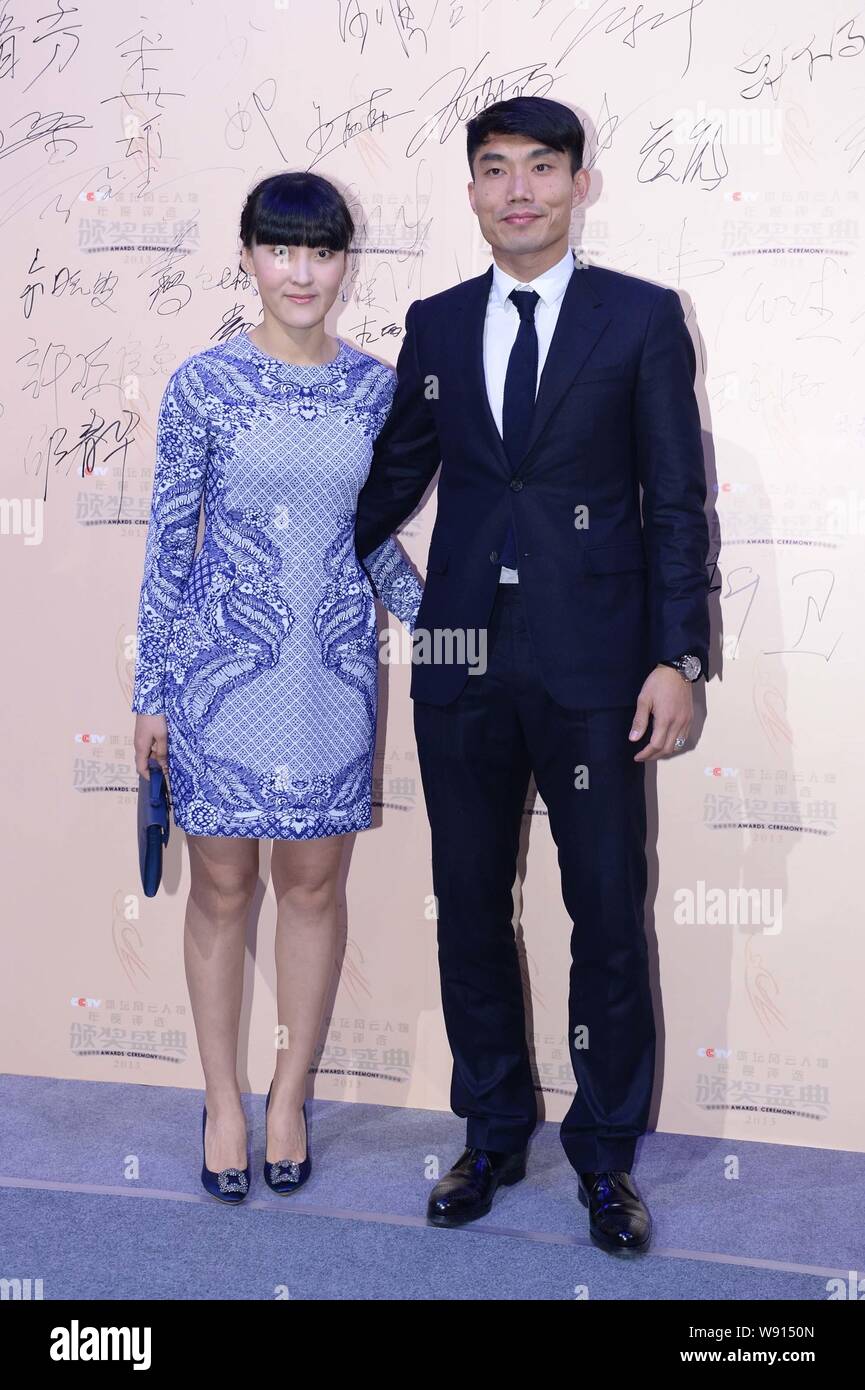 Zheng Zhi of Chinas Guangzhou Evergrande FC, right, poses with his wife ...