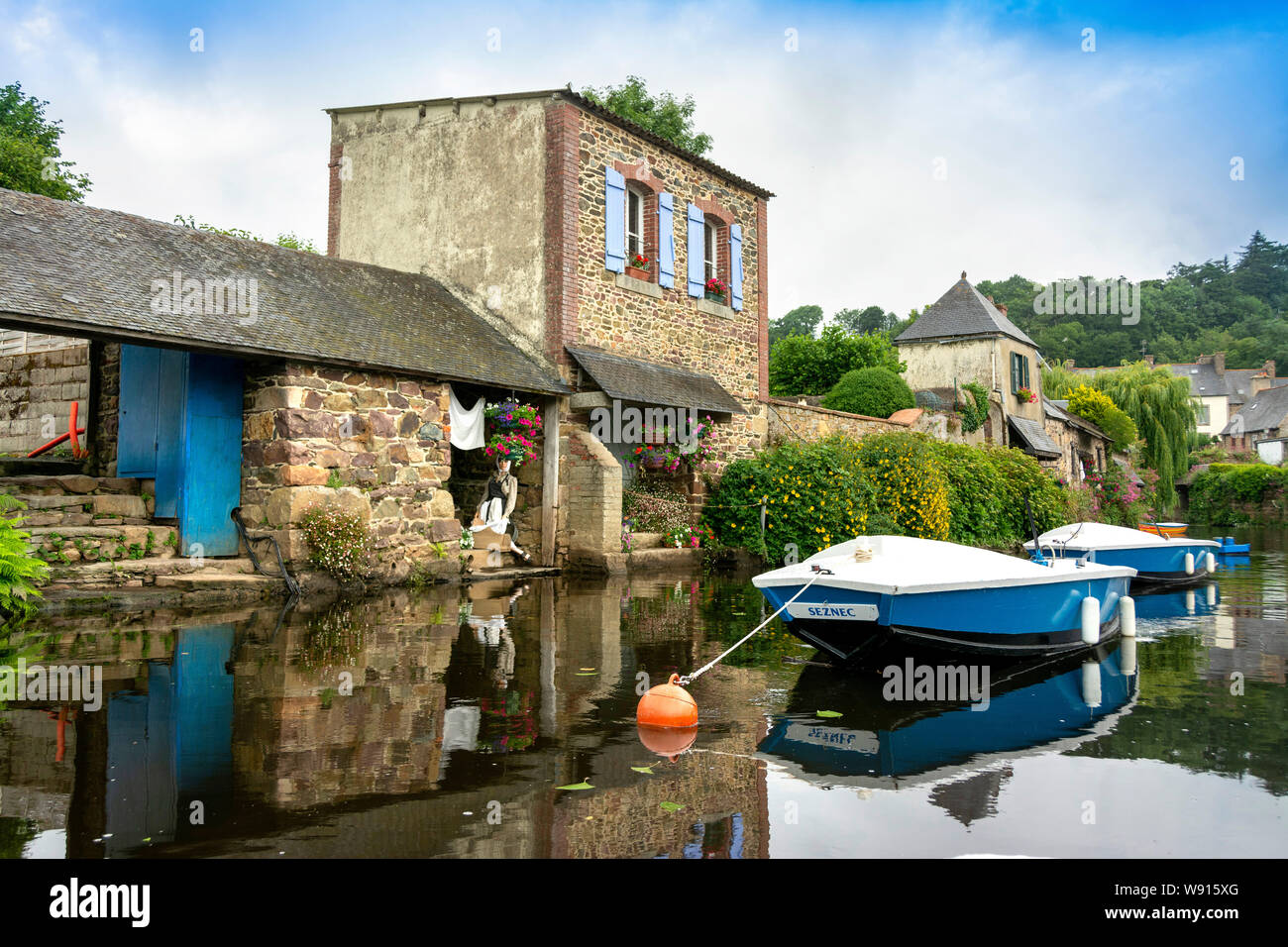 Pontrieux, view of river Le Trieux and washhouses, Cotes d'Armor ...