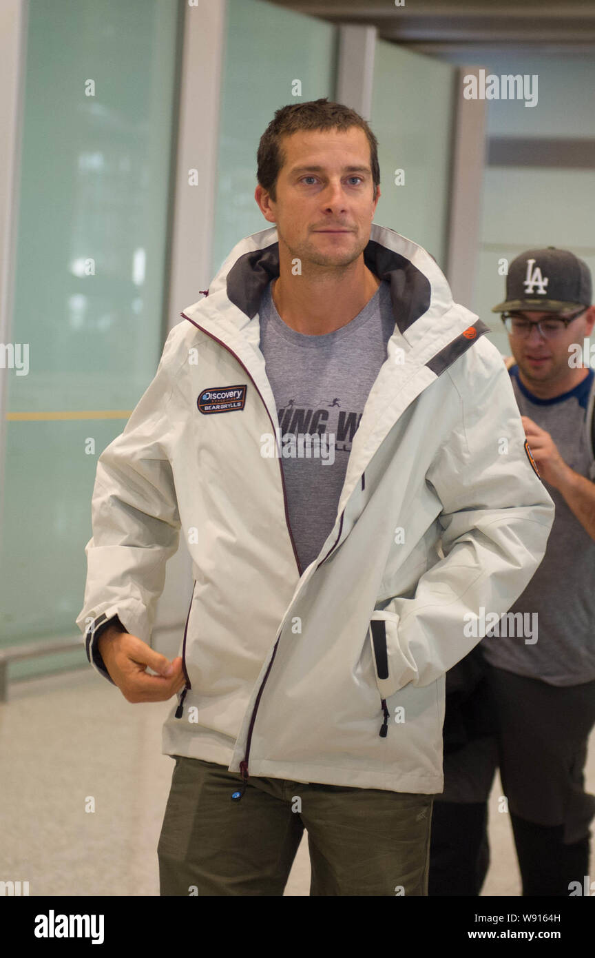 Man vs bear hi-res stock photography and images - Alamy