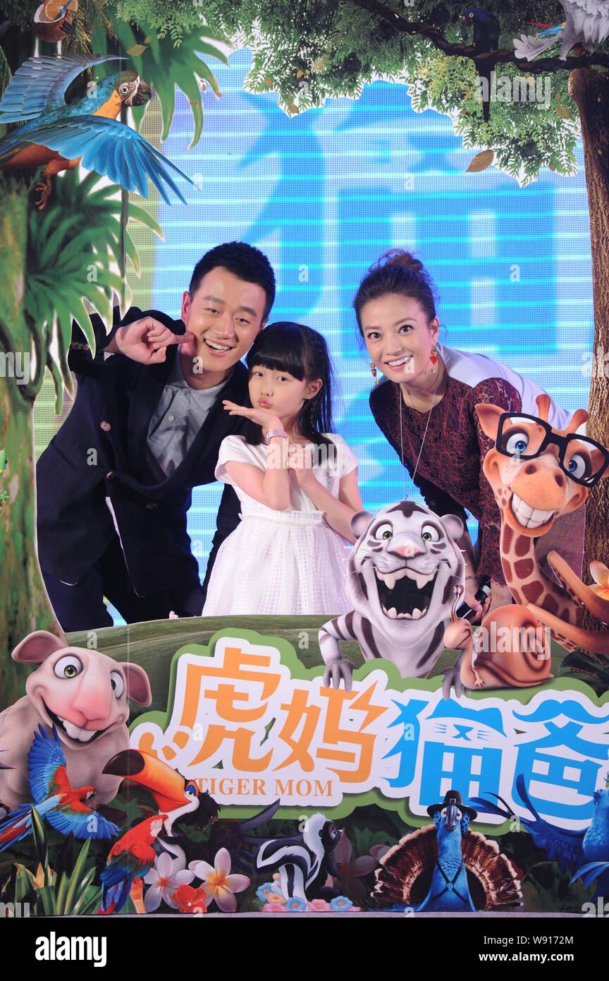 (From left) Chinese actor Tong Dawei, actresses Ji Zihan and Vicki Zhao ...