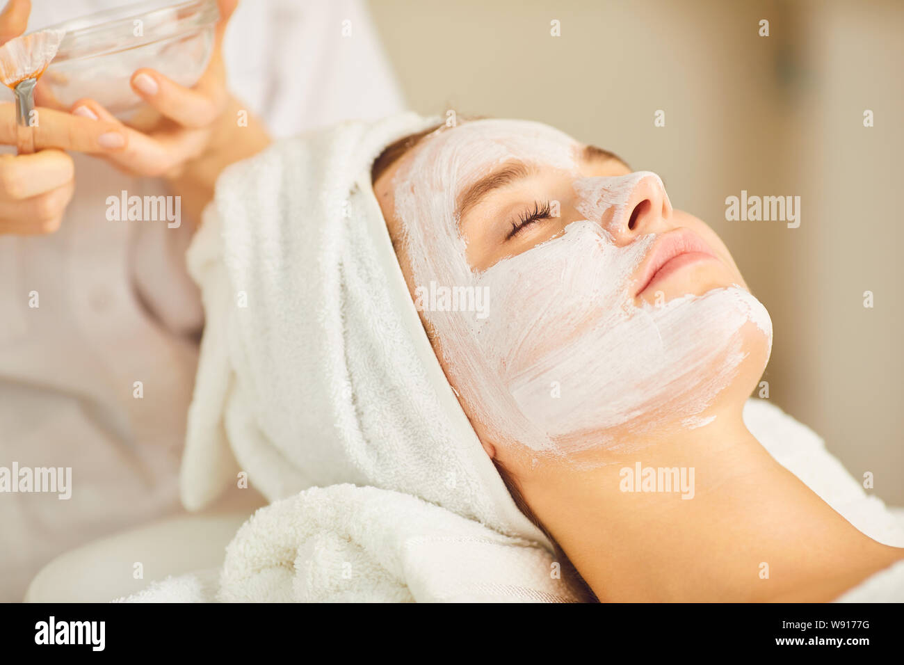 Cosmetic procedures in the beauty salon Stock Photo - Alamy