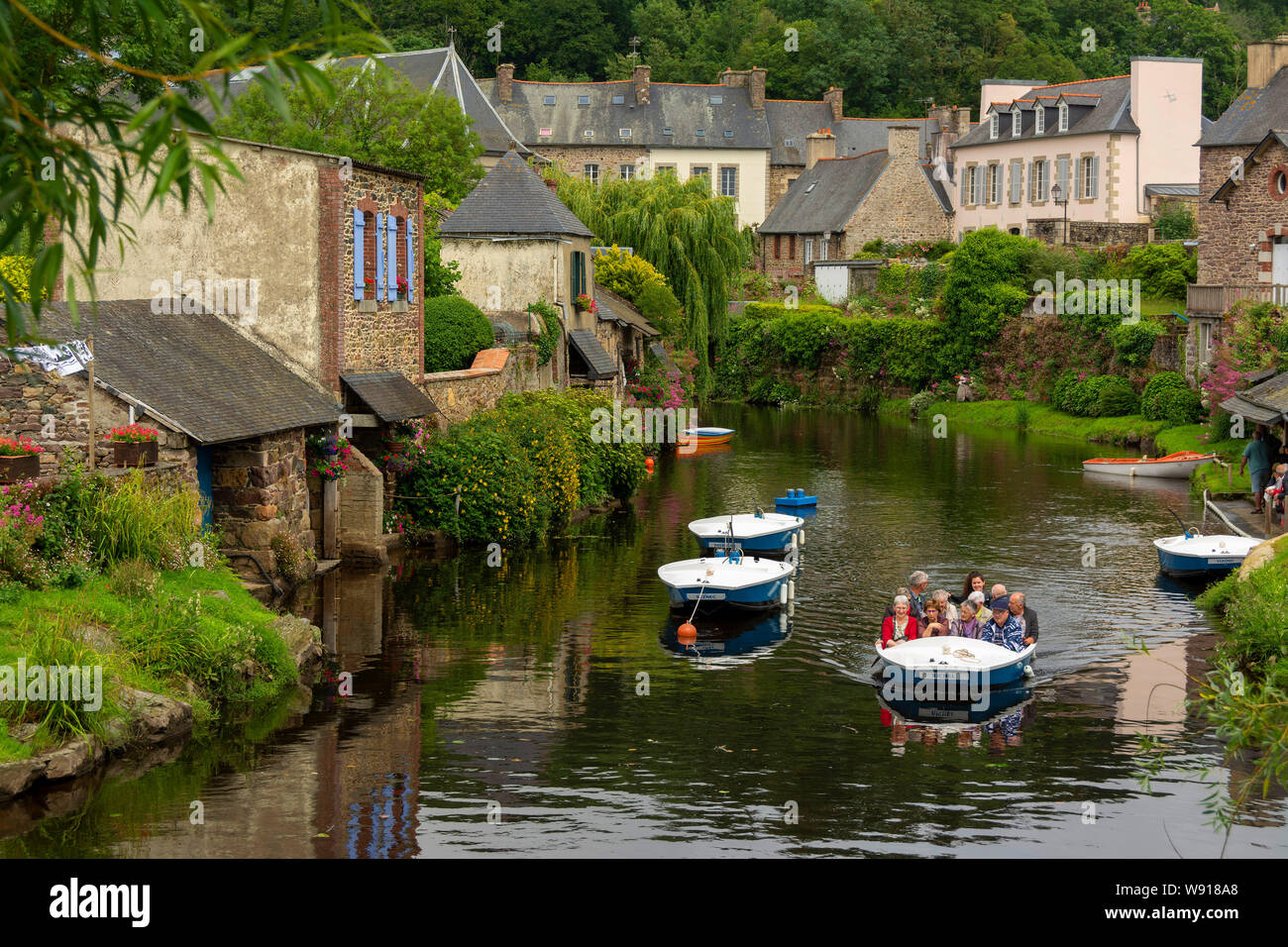 Pontrieux, view of river Le Trieux and washhouses, Cotes d'Armor ...