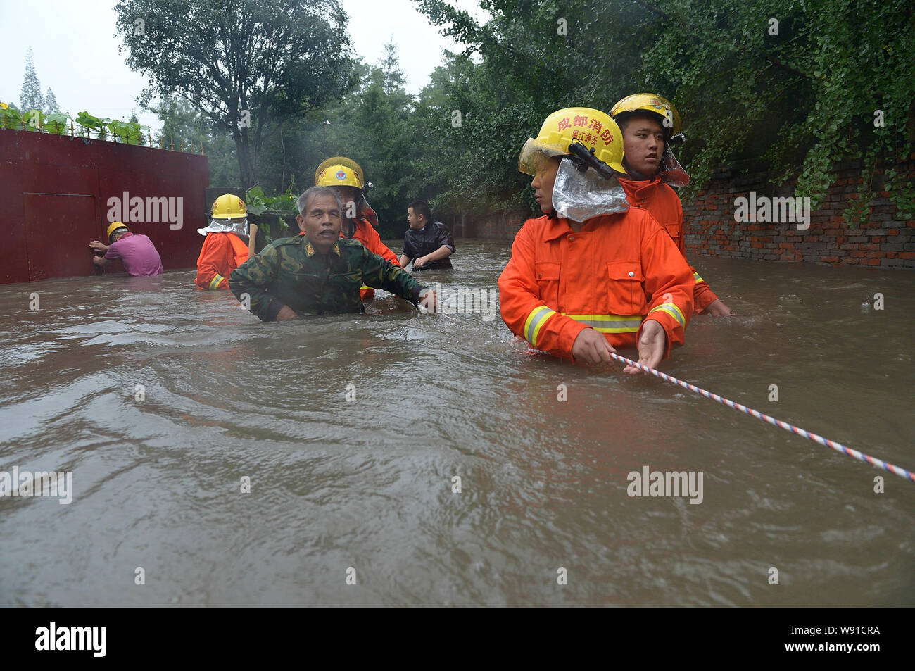 Chinese rescuers evacuate local residents from flooded areas caused by ...