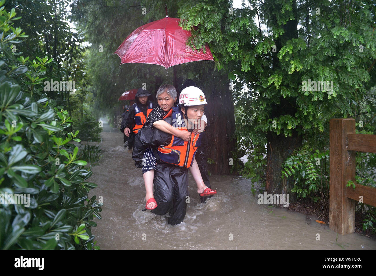 Chinese rescuers evacuate local residents from flooded areas caused by ...