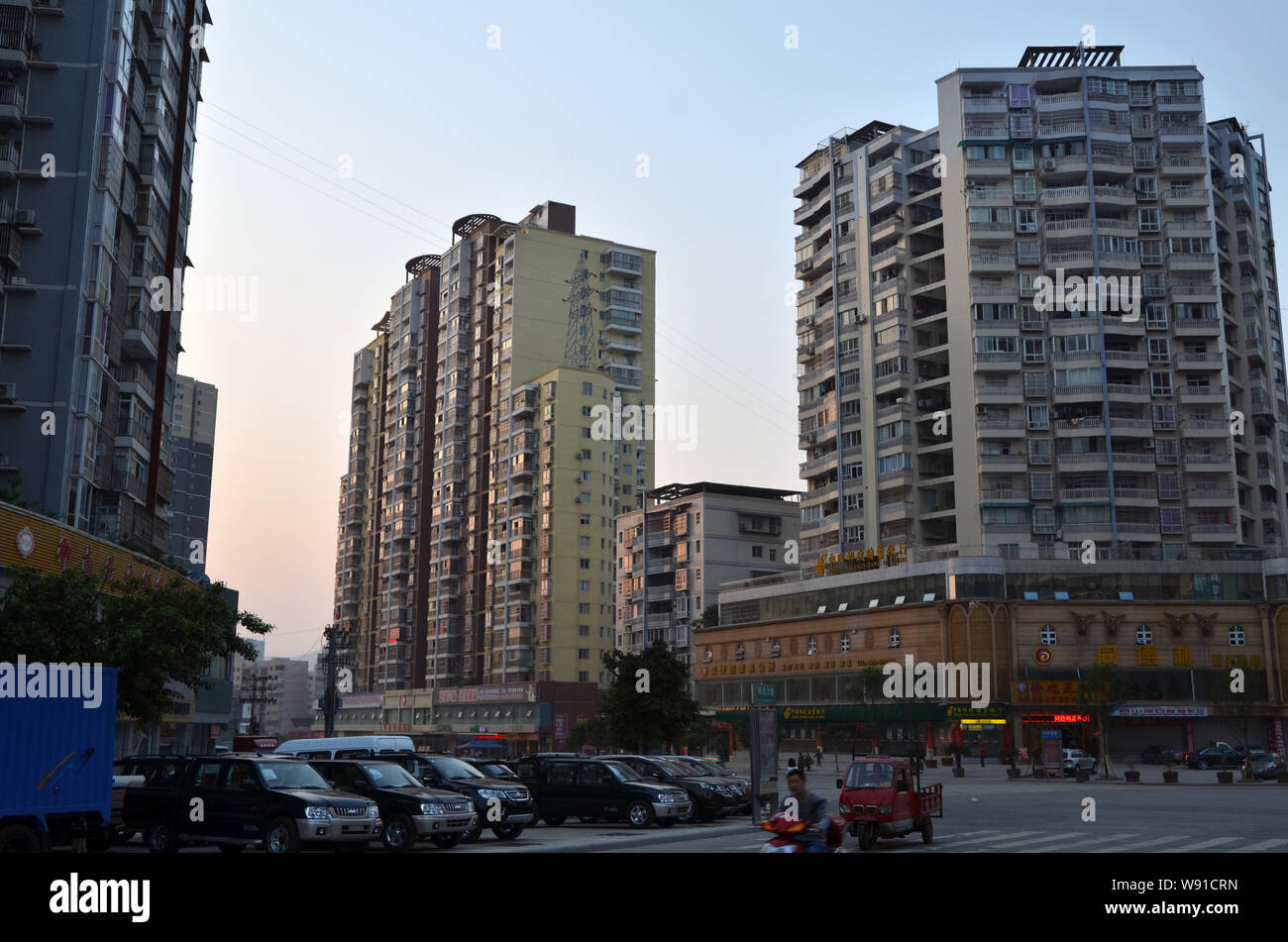 Pylon mounted hi-res stock photography and images - Alamy