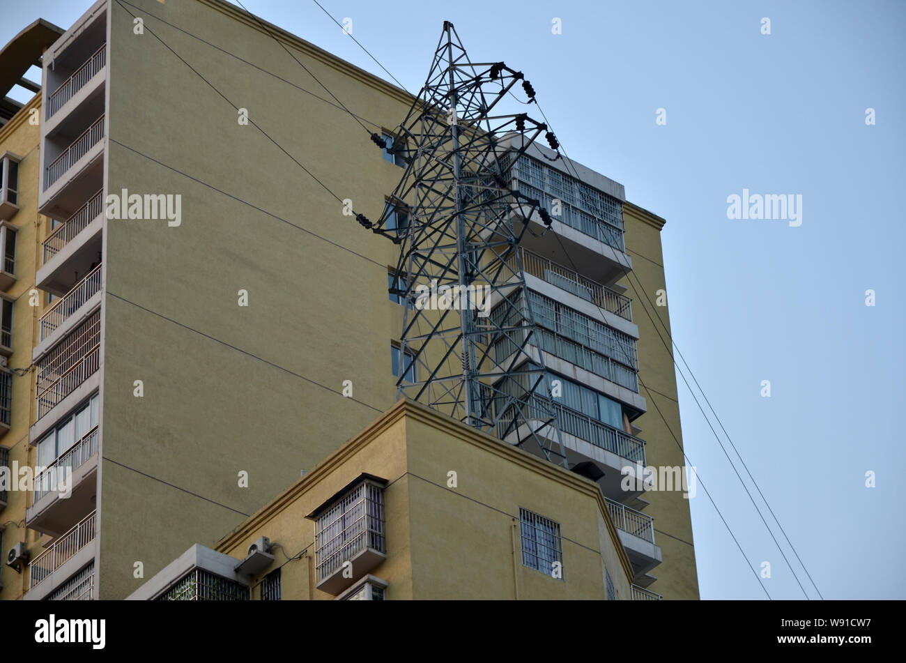 Pylon mounted hi-res stock photography and images - Alamy