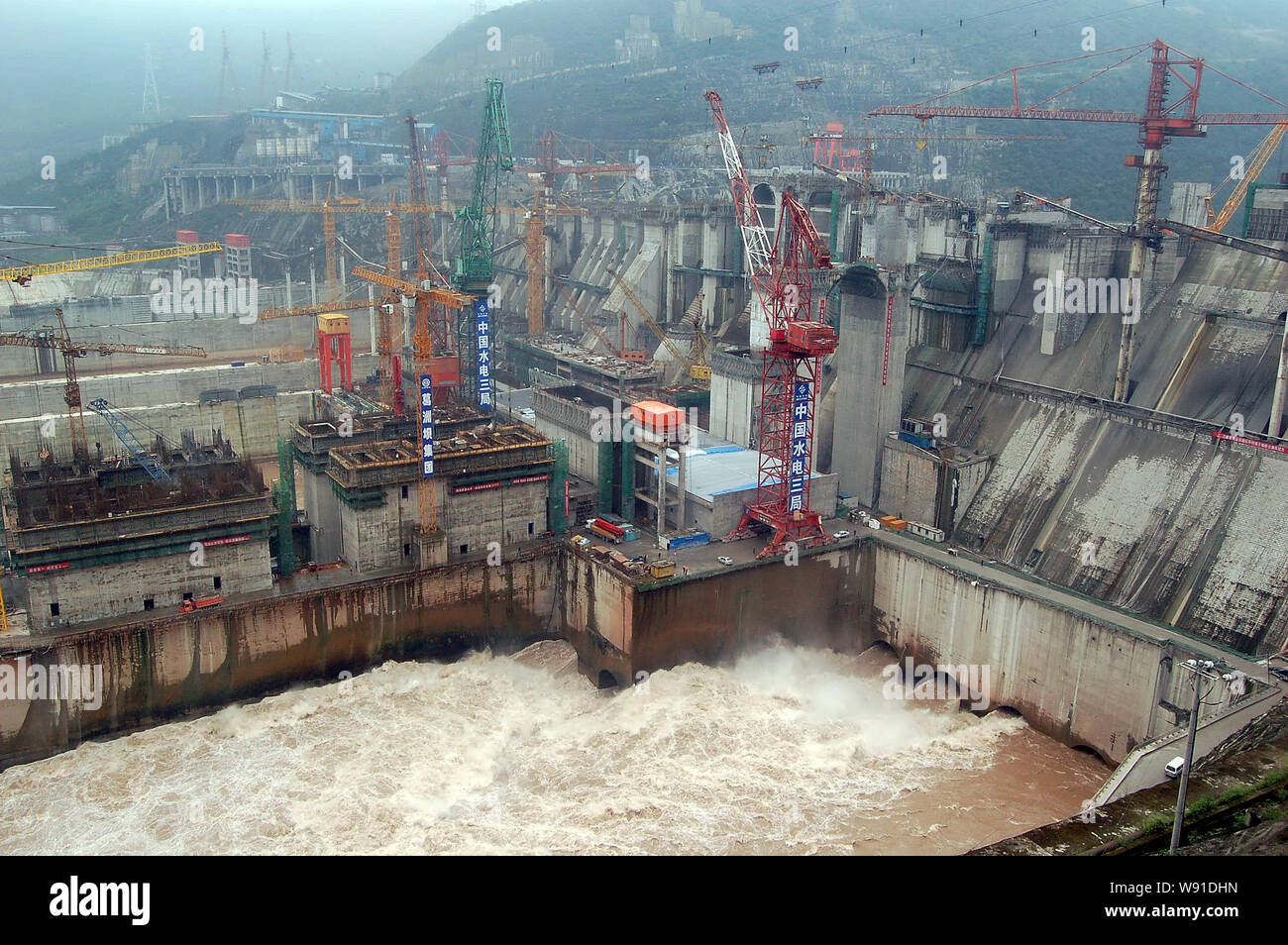 Xiluodu dam hi-res stock photography and images - Alamy