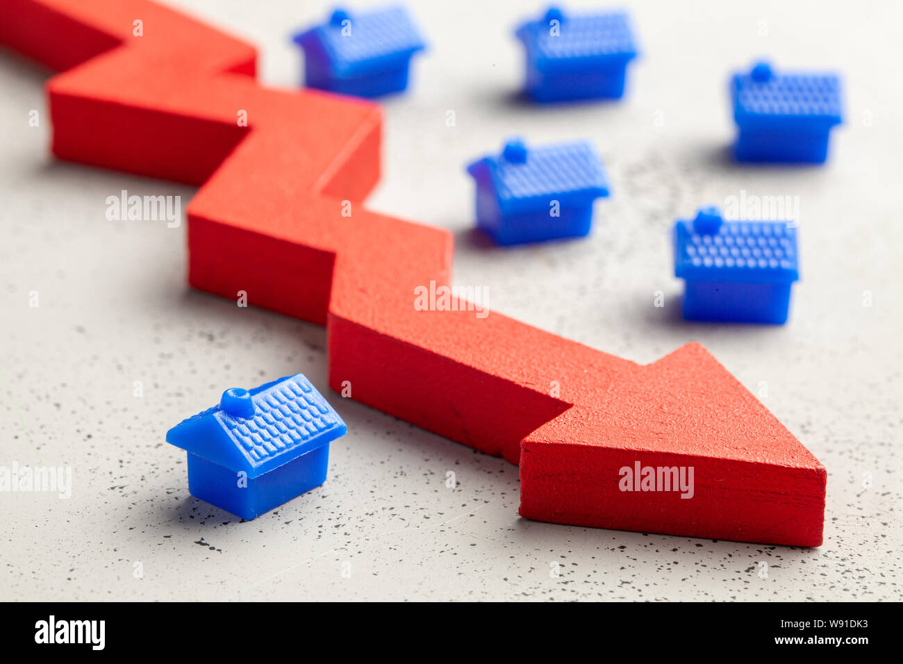 Housing prices chart arrow hi-res stock photography and images - Alamy