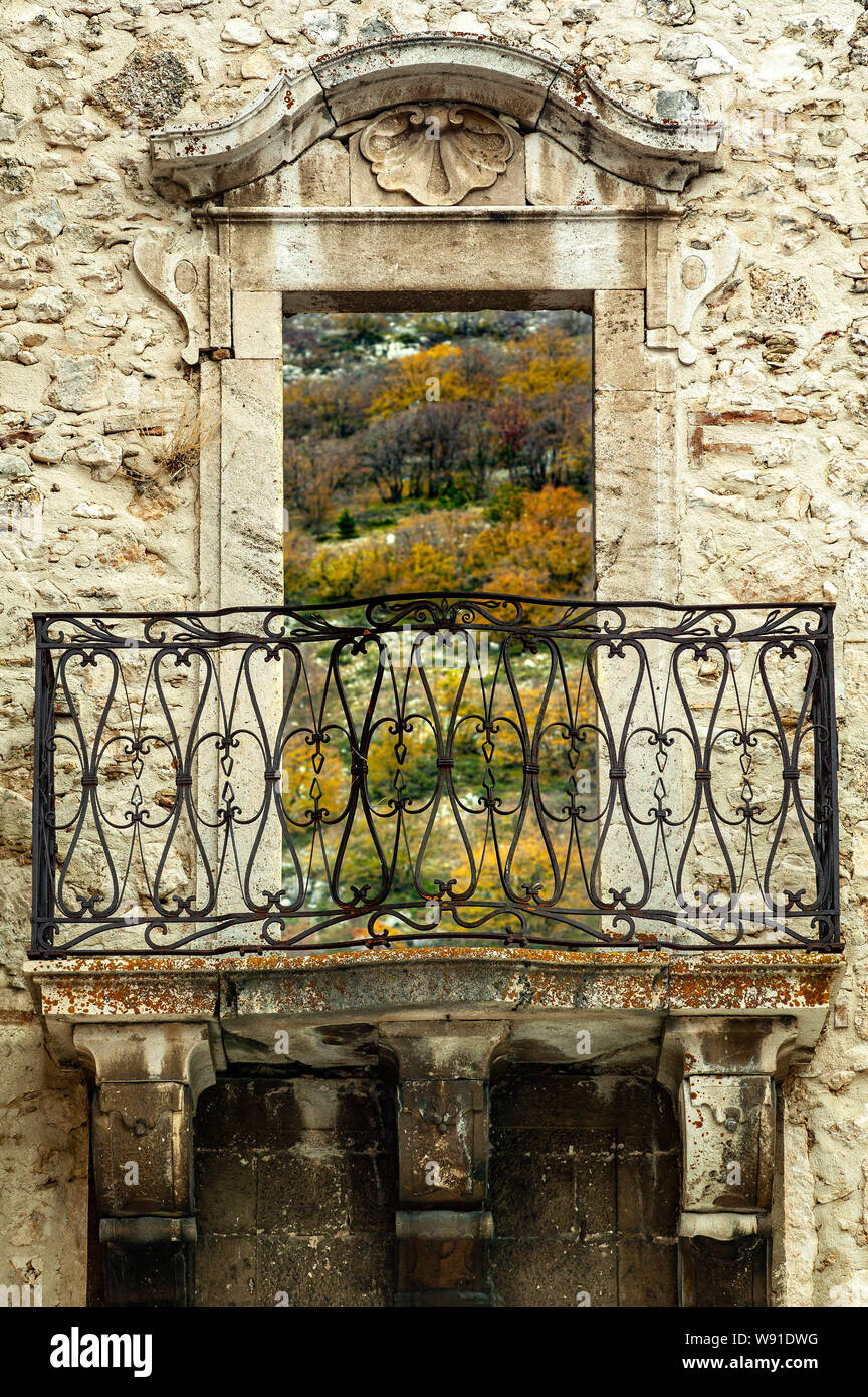 Palace of abandoned dreams hi-res stock photography and images - Alamy