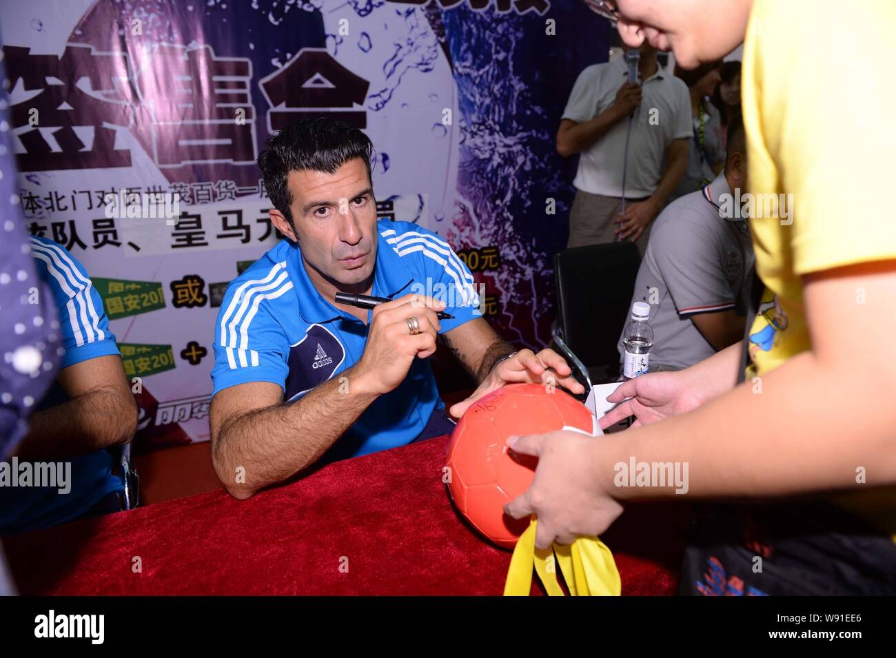 Portuguese football star Luis Figo of Real Madrid Leyendas, left ...