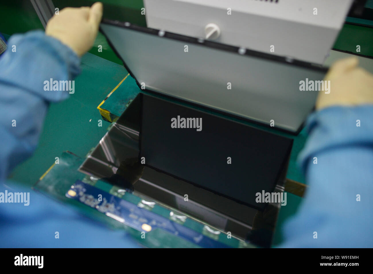 --FILE--A Chinese worker assembles a flat-panel display at the plant of ...