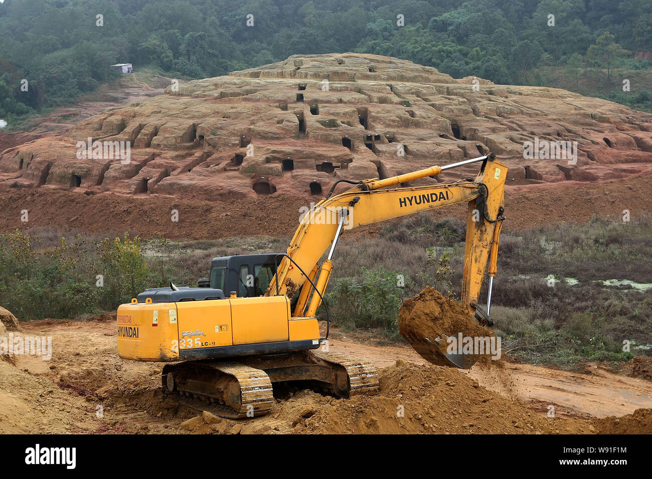 Robbed tombs hi-res stock photography and images - Alamy